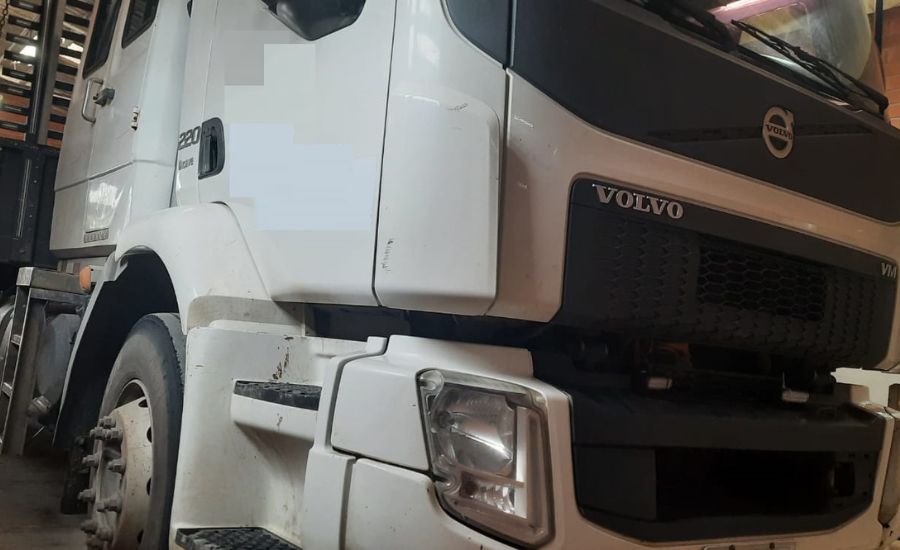 Bruto Equipamentos - VOLVO VM220 4x2 TOCO ano 14/15